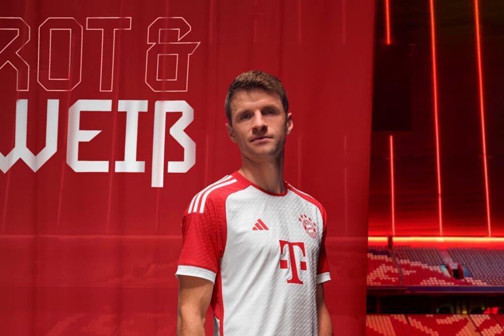 Offiziell vorgestellt: So sieht das neue Heimtrikot des FC Bayern aus!