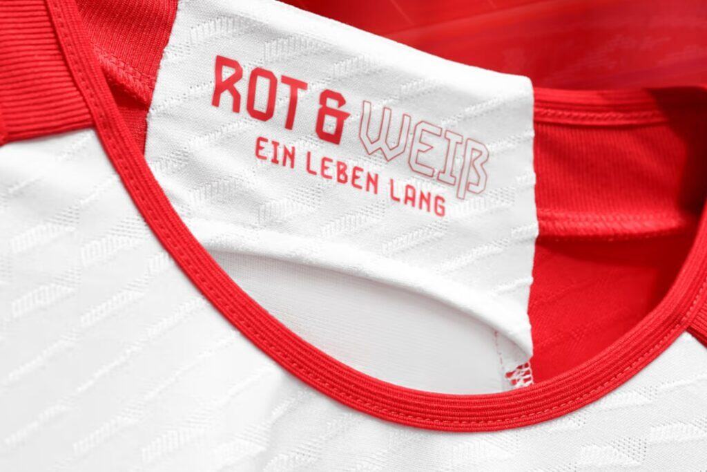 Offiziell vorgestellt: So sieht das neue Heimtrikot des FC Bayern aus!